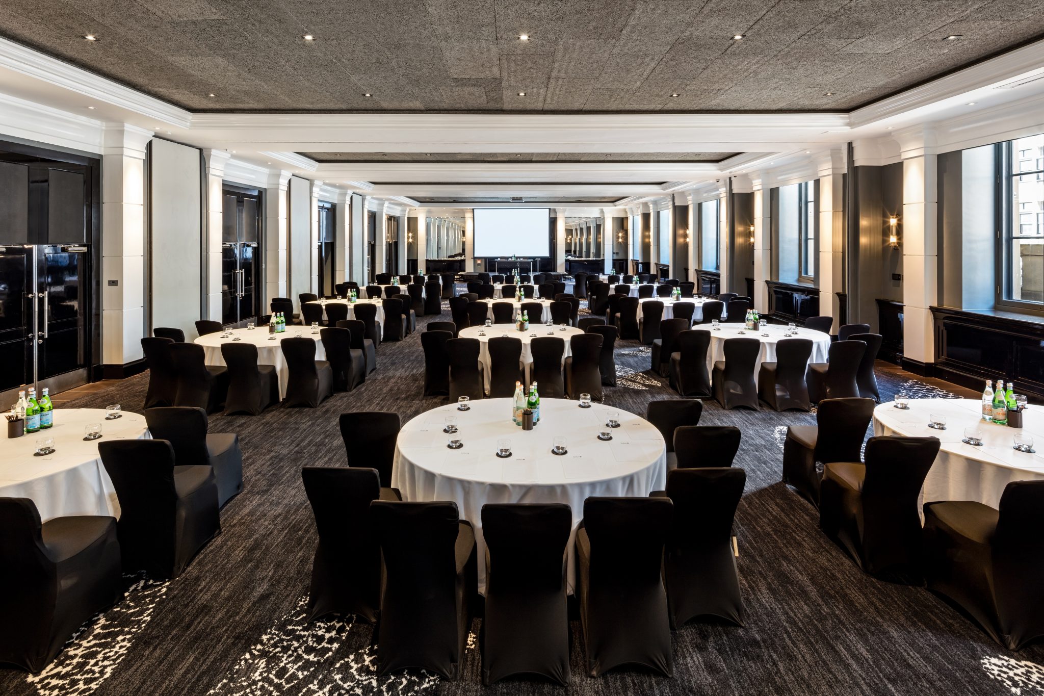 The Meeting Room Set-up Style Guide! - Findmeaconference Blog